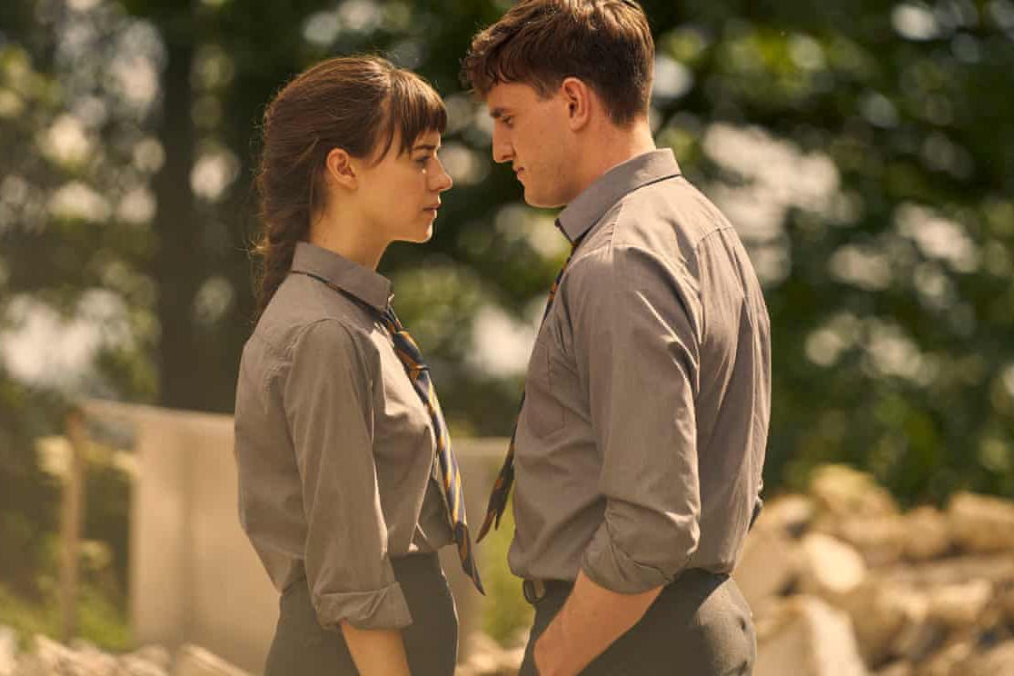 Connell's Chain On Normal People Has A Special Meaning, Says Costume ...