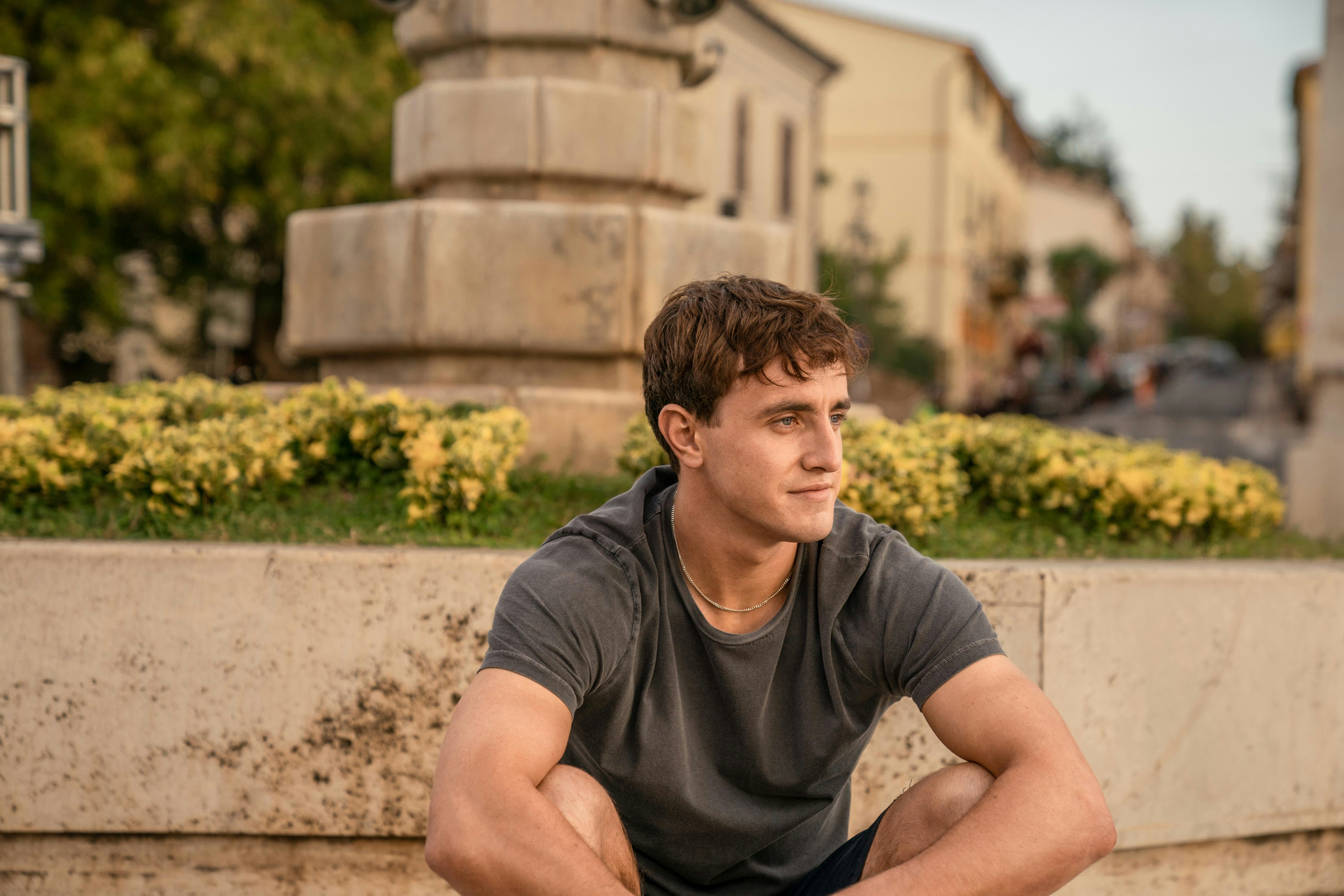 Connell's Chain On Normal People Has A Special Meaning, Says Costume ...