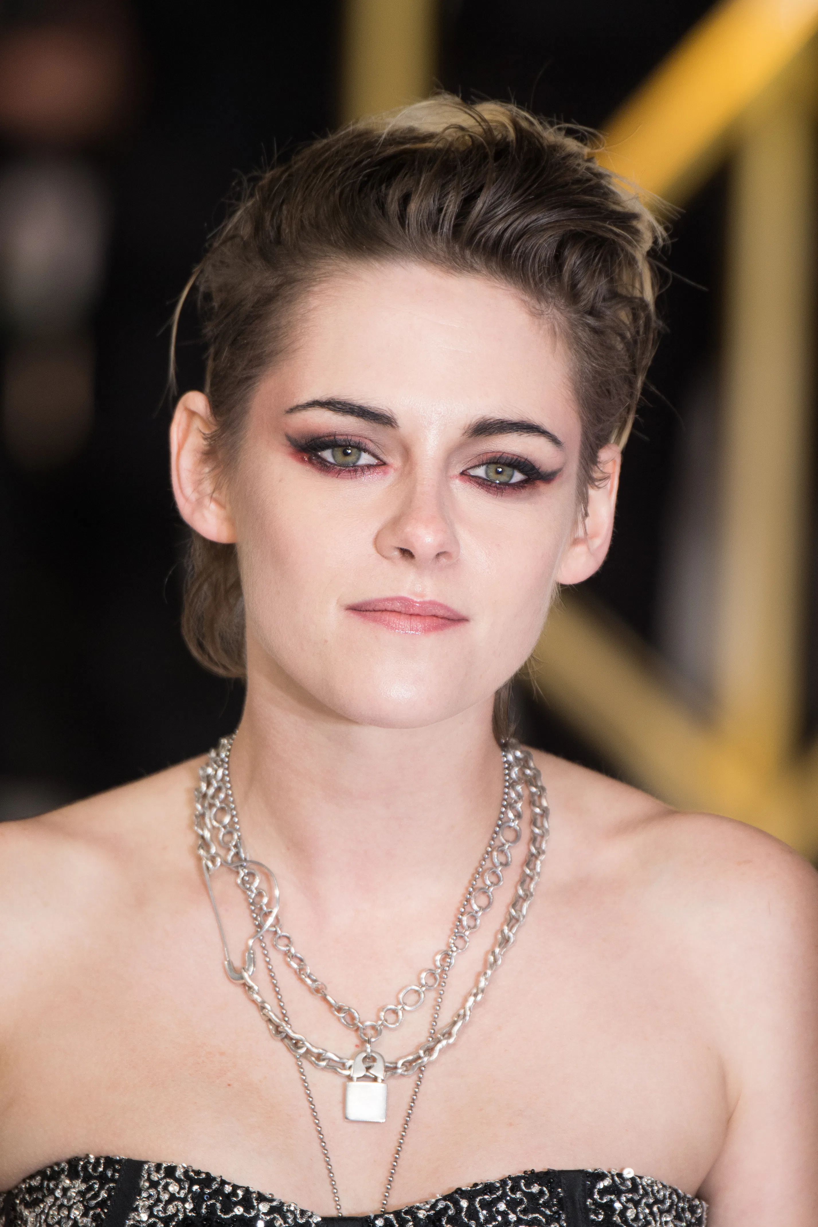 See Kristen Stewart’s Beauty Evolution From Twilight To Today
