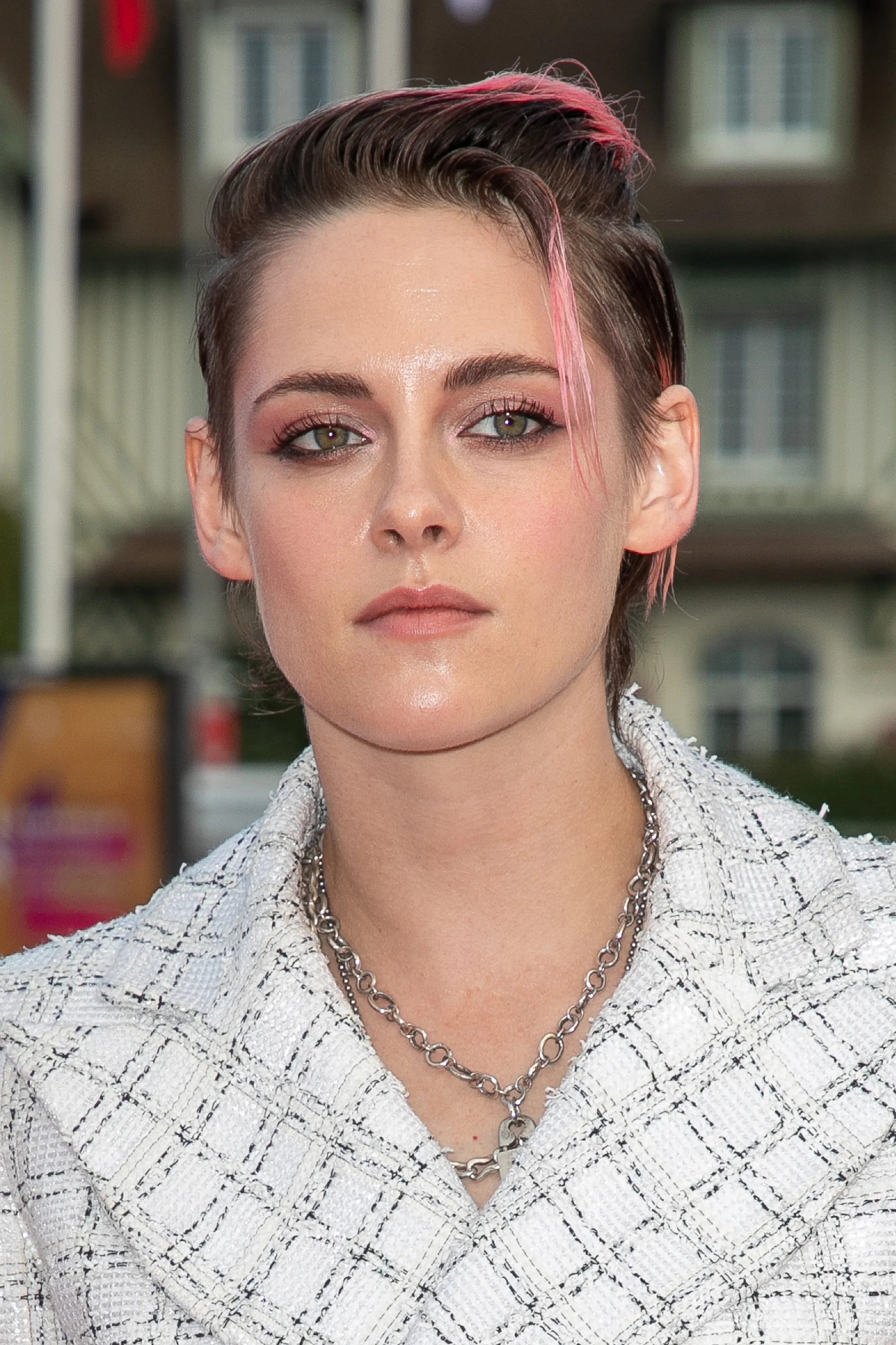 See Kristen Stewart’s Beauty Evolution From Twilight To Today