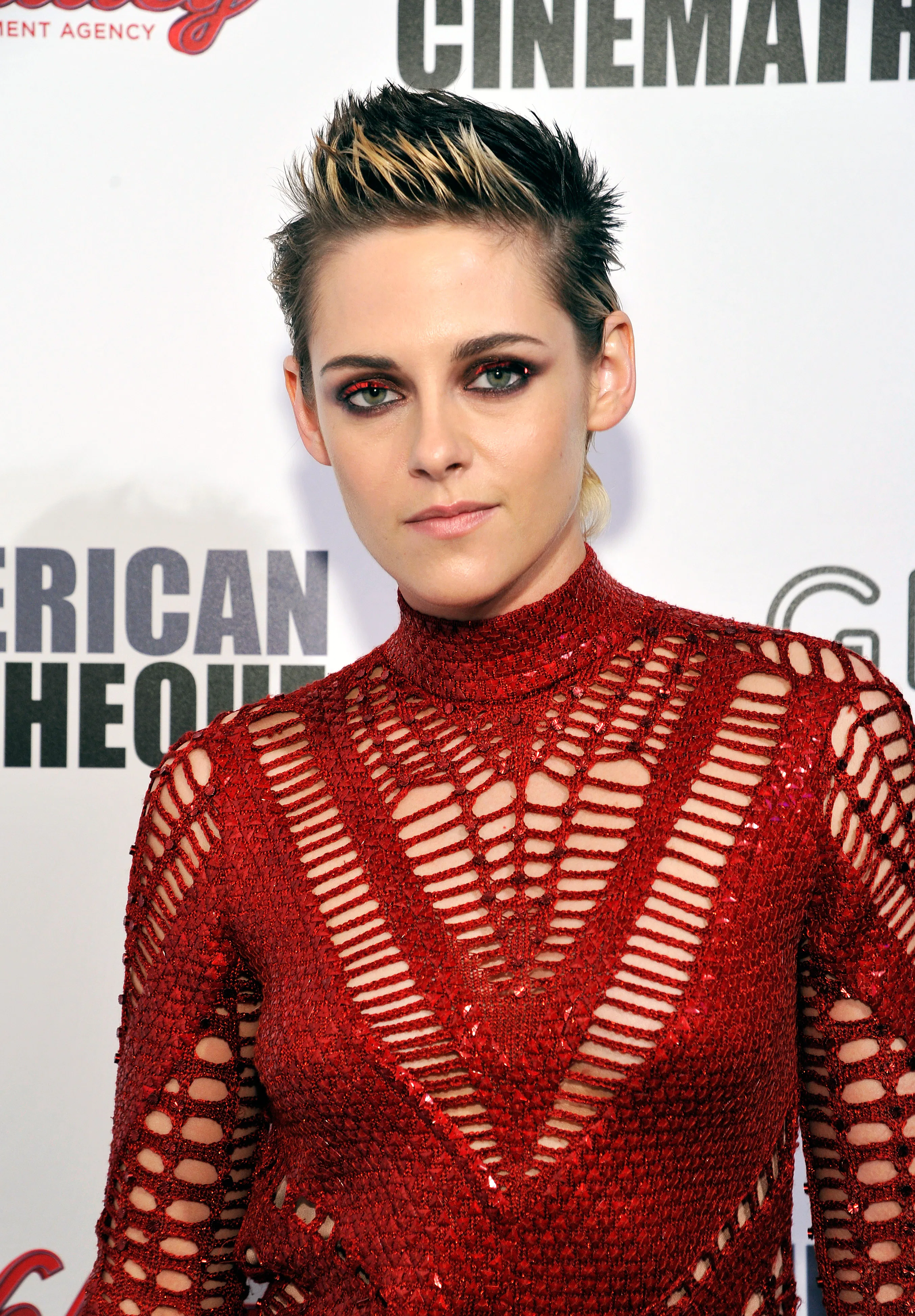 See Kristen Stewart’s Beauty Evolution From Twilight To Today