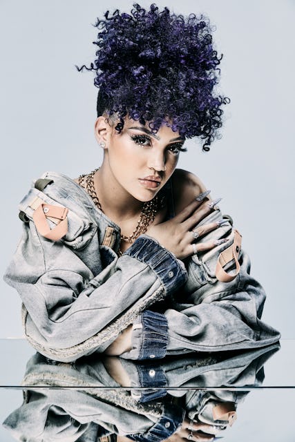 Rising R&B Singer IV Jay Premieres 'The Hard Way' Video