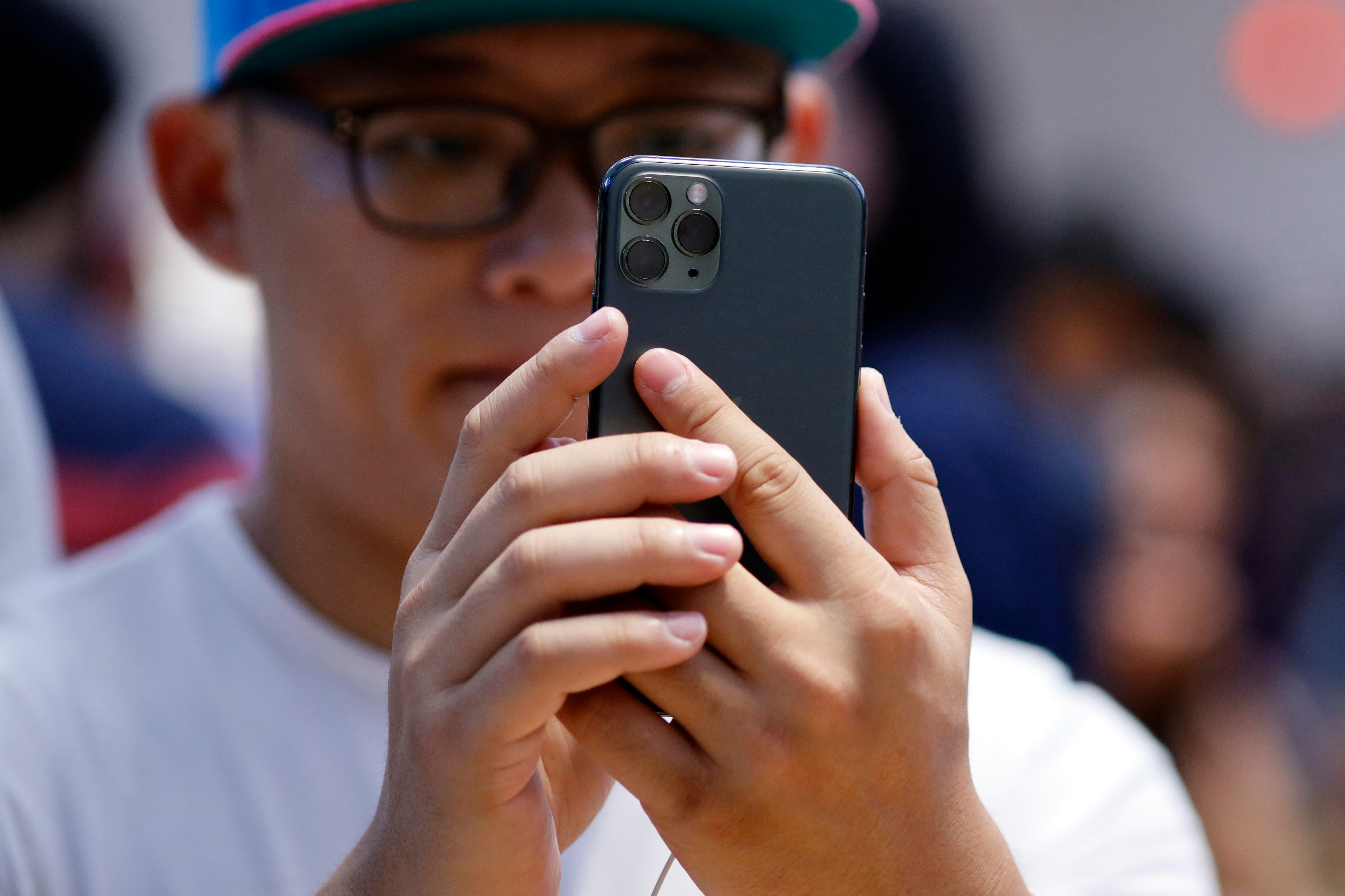 How to add a double tap back button to your iPhone