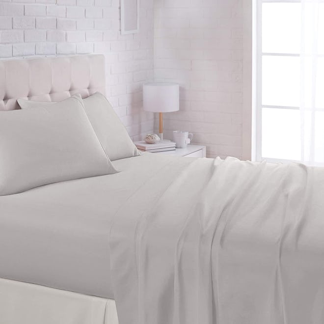 21 Best Cooling Sheets For Hot Sleepers In 2022