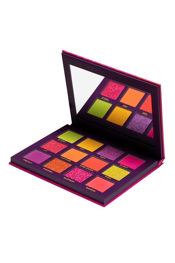 How To Wear Neon Eye Makeup, The Chrissy Teigen Way