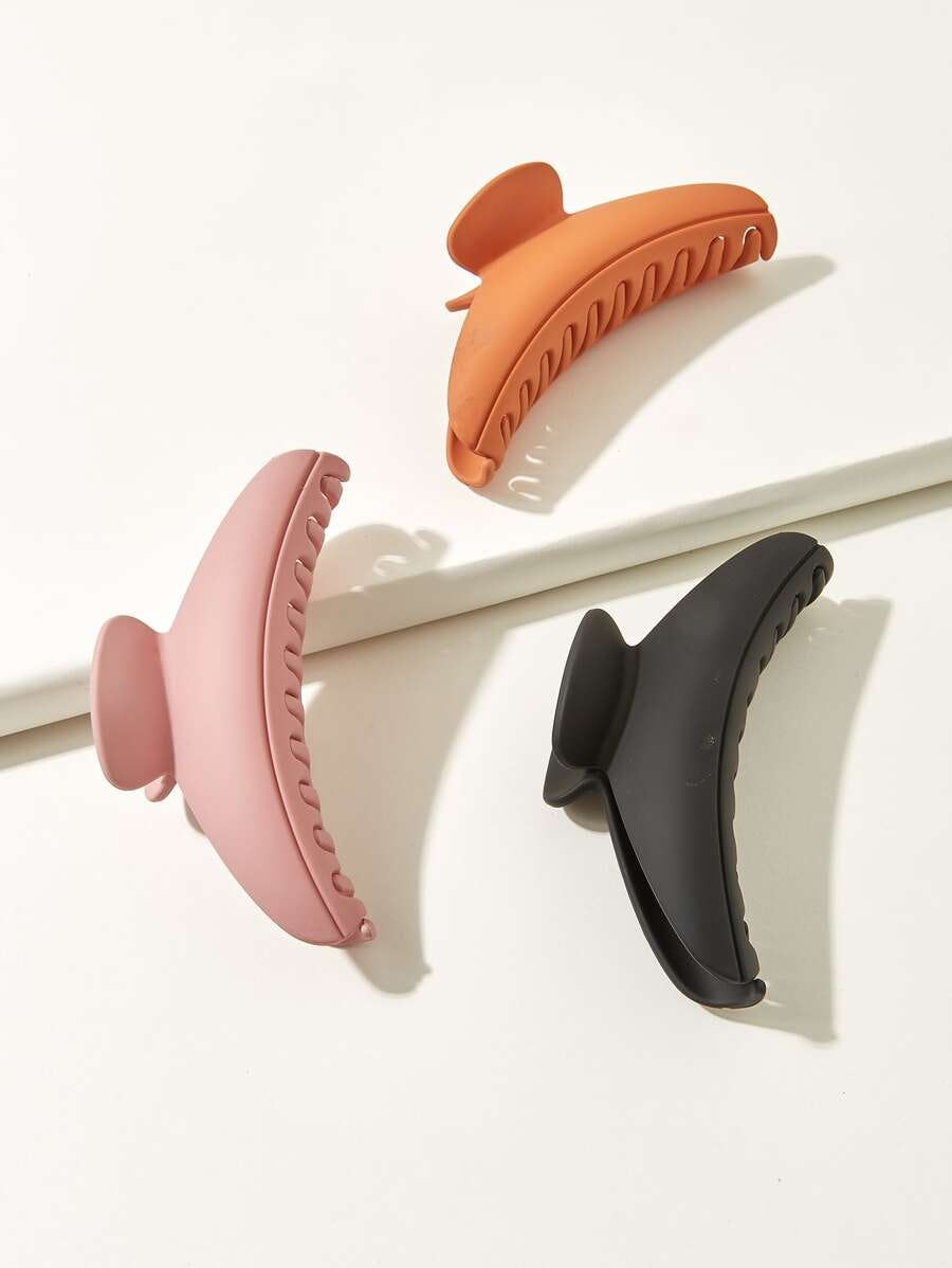 The '90s Claw Clip Is The Next It-Girl Accessory