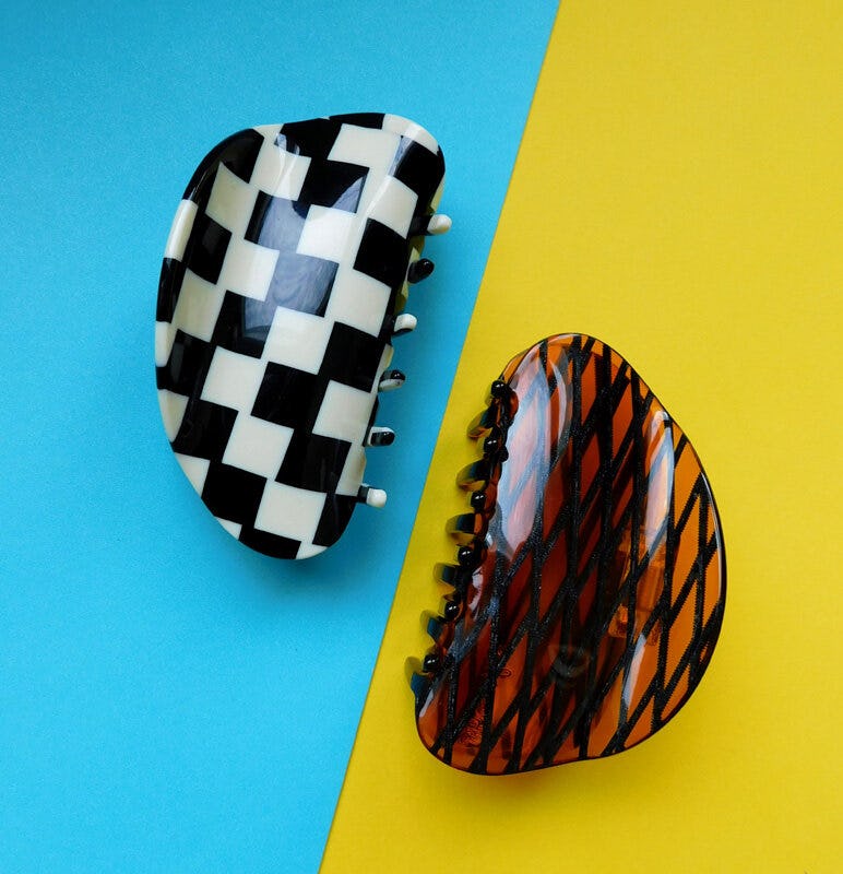 The '90s Claw Clip Is The Next It-Girl Accessory