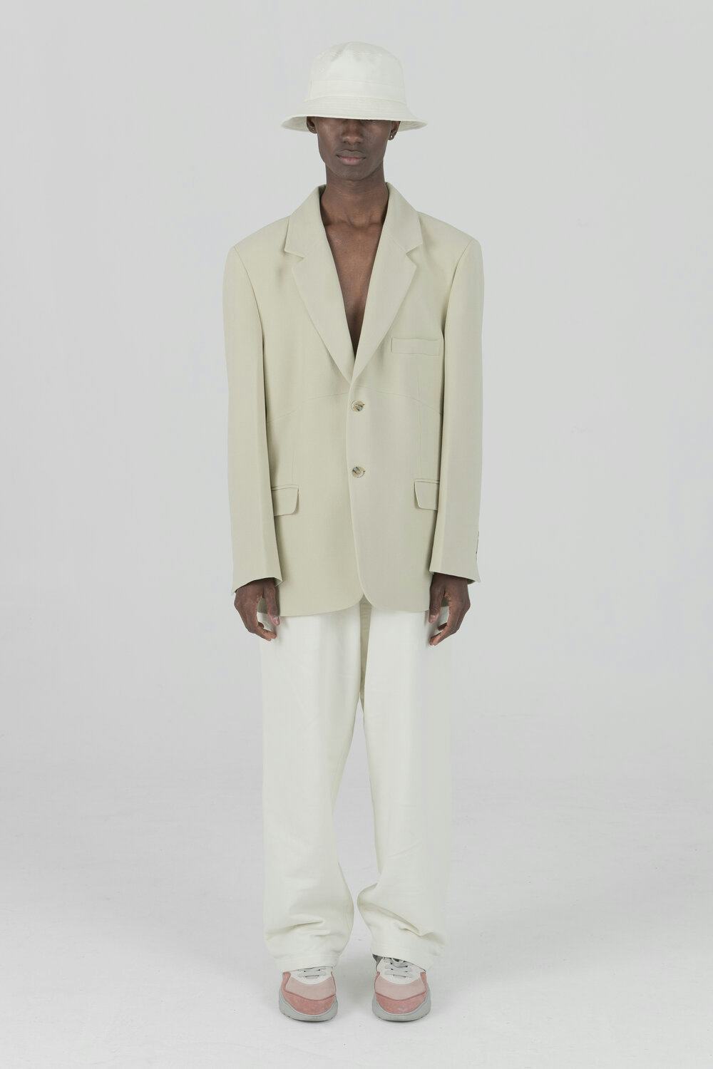 How To Wear Stirrup Pants With Sandals (It's Not What You Think)