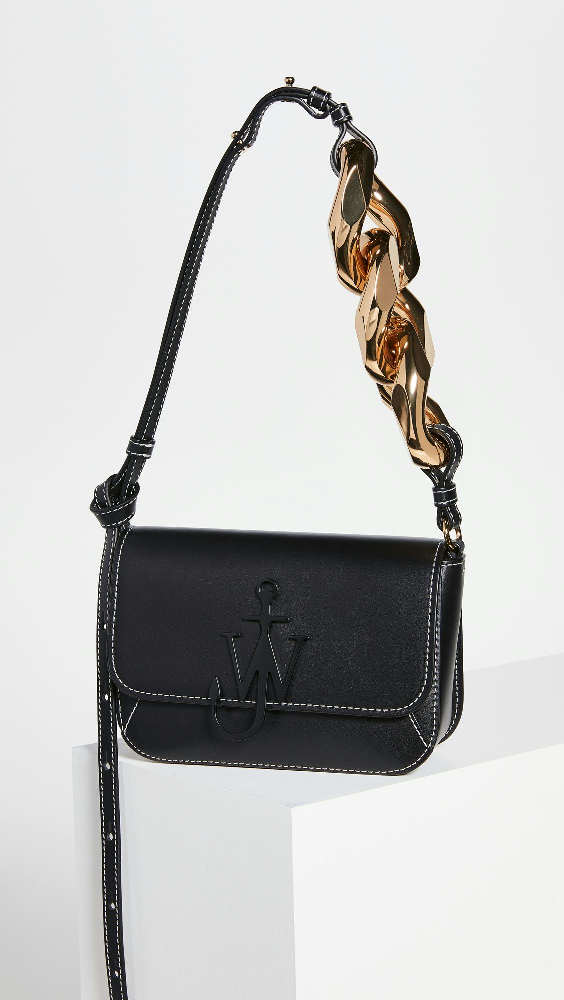 Chunky Chain Bags Will Dominate Fall — Here Are 11 To Shop Now