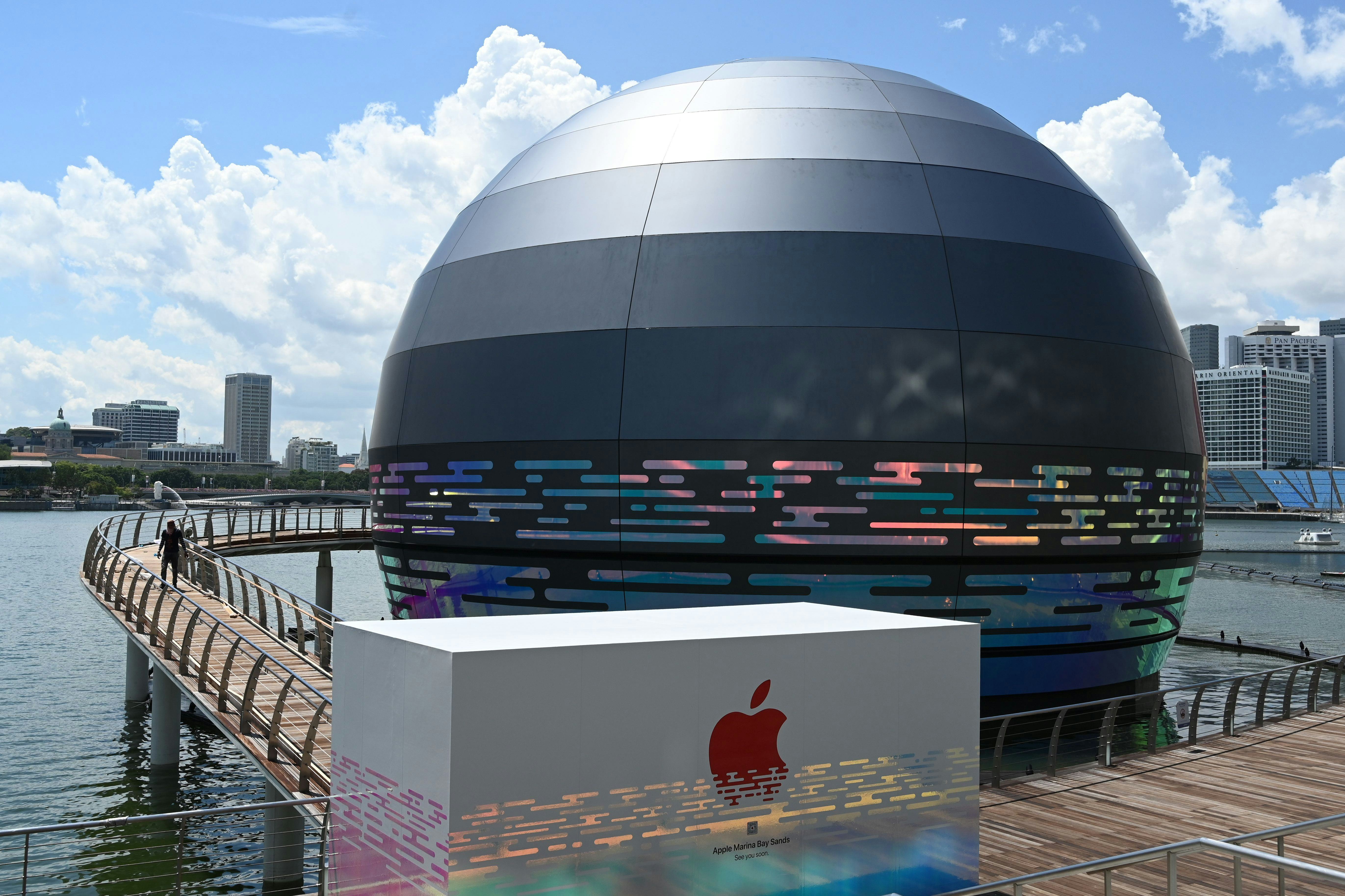 Apple is building a 'floating' store shaped like a lantern in Singapore