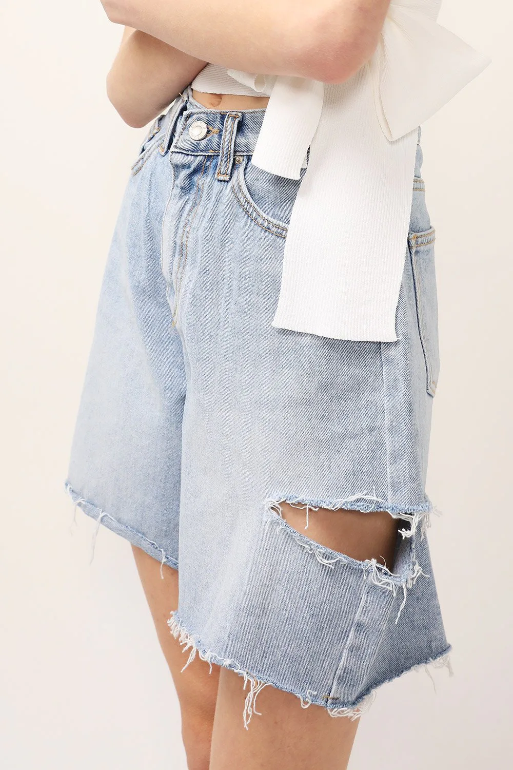 Emily Ratajkowski's Under-$100 Shorts Outfit Is Primed For Summer In ...