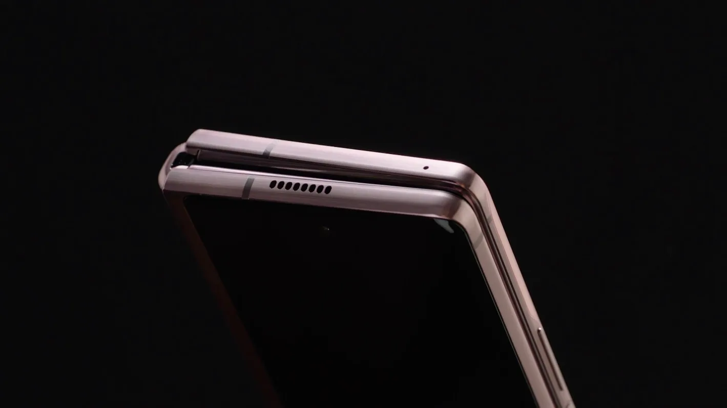 The Galaxy Z Fold 2's foldable screen ditches easily scratchable ...