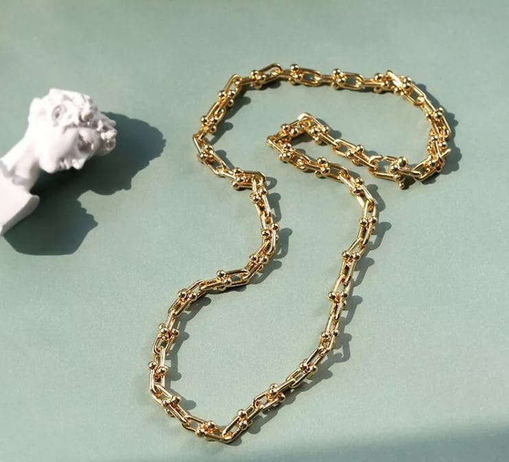 The Thick Chain Necklace Is Quickly Replacing Your Usually Dainty Jewelry