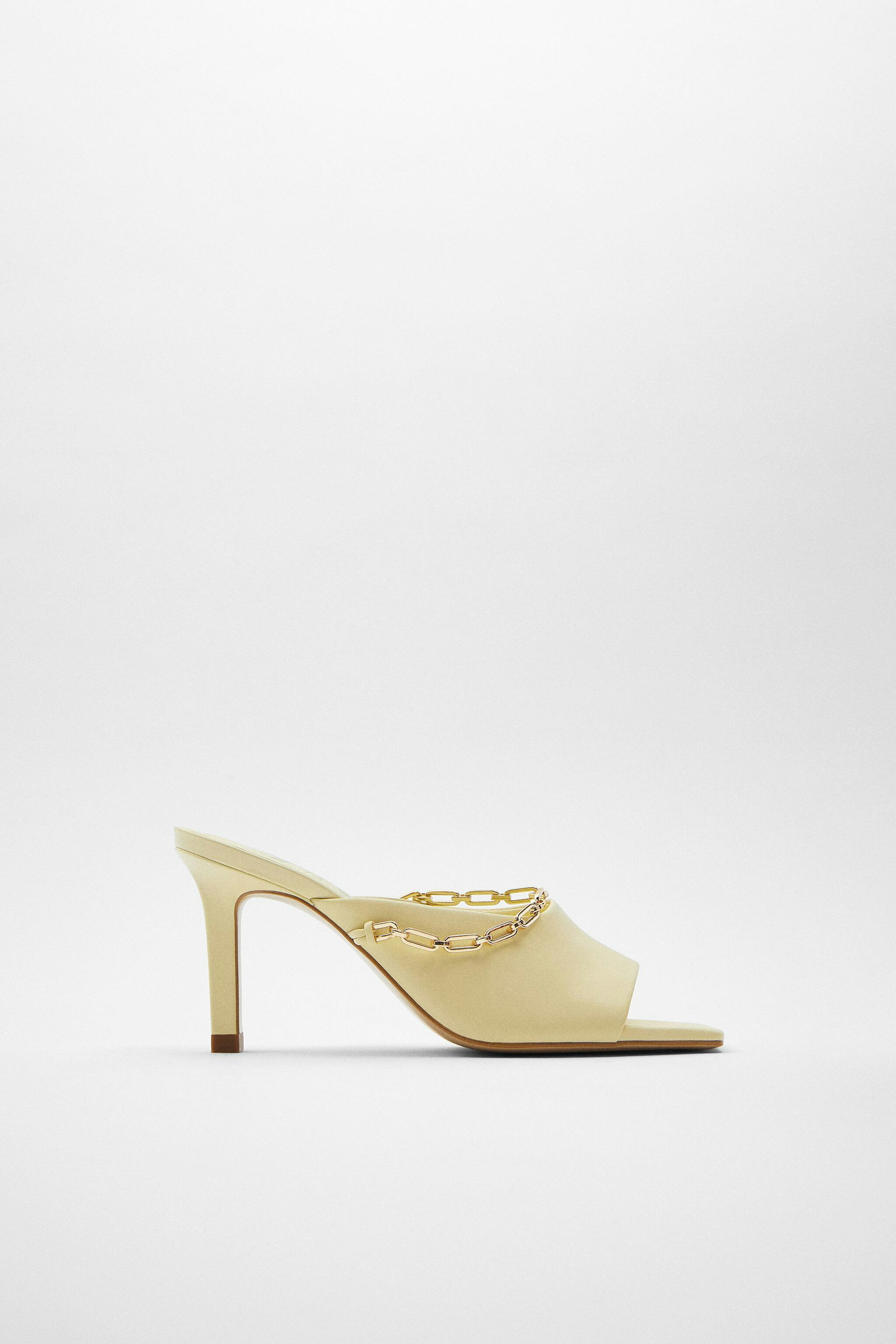 Chain Shoes Are The Fall 2020 Trend Quietly Taking Over The Fashion World