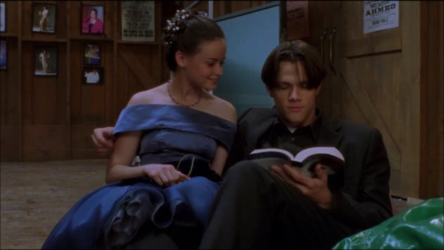19 'Gilmore Girls' Outfits That Are Peak Early 2000s