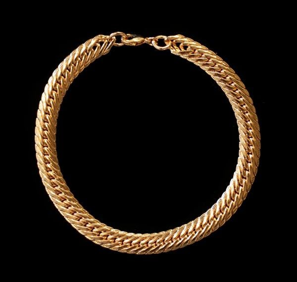 The Chunky Chain Jewelry Trend Is Everywhere, From Necklaces To Earrings