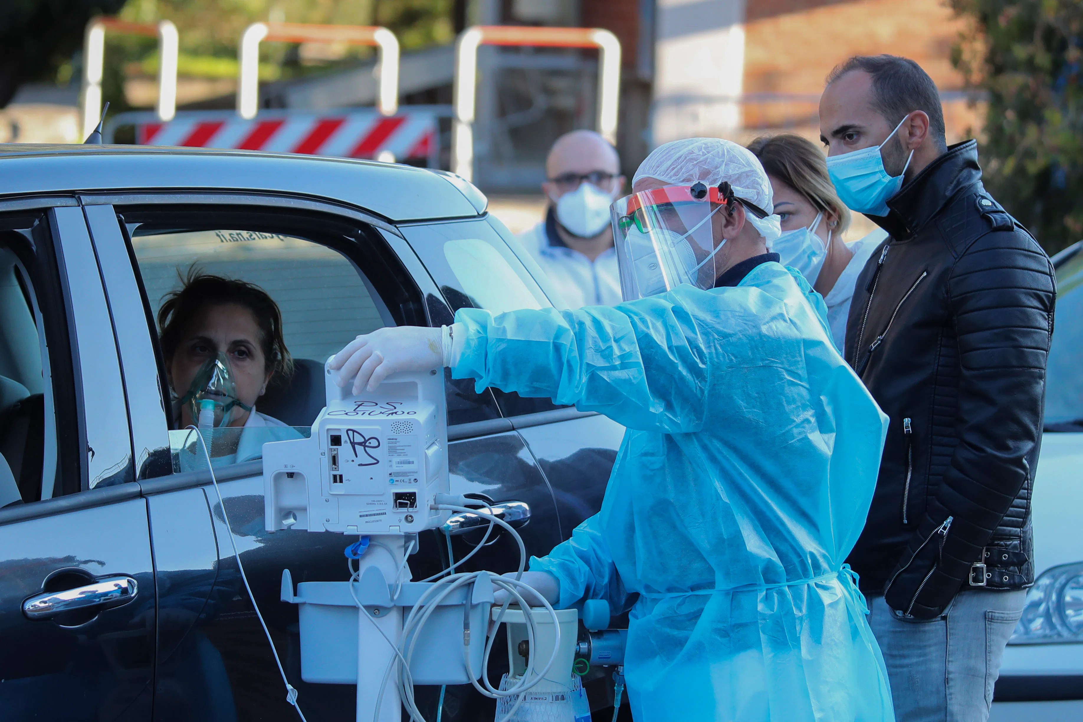 Covid-19 oxygen shortages: Where are they and why are they happening?