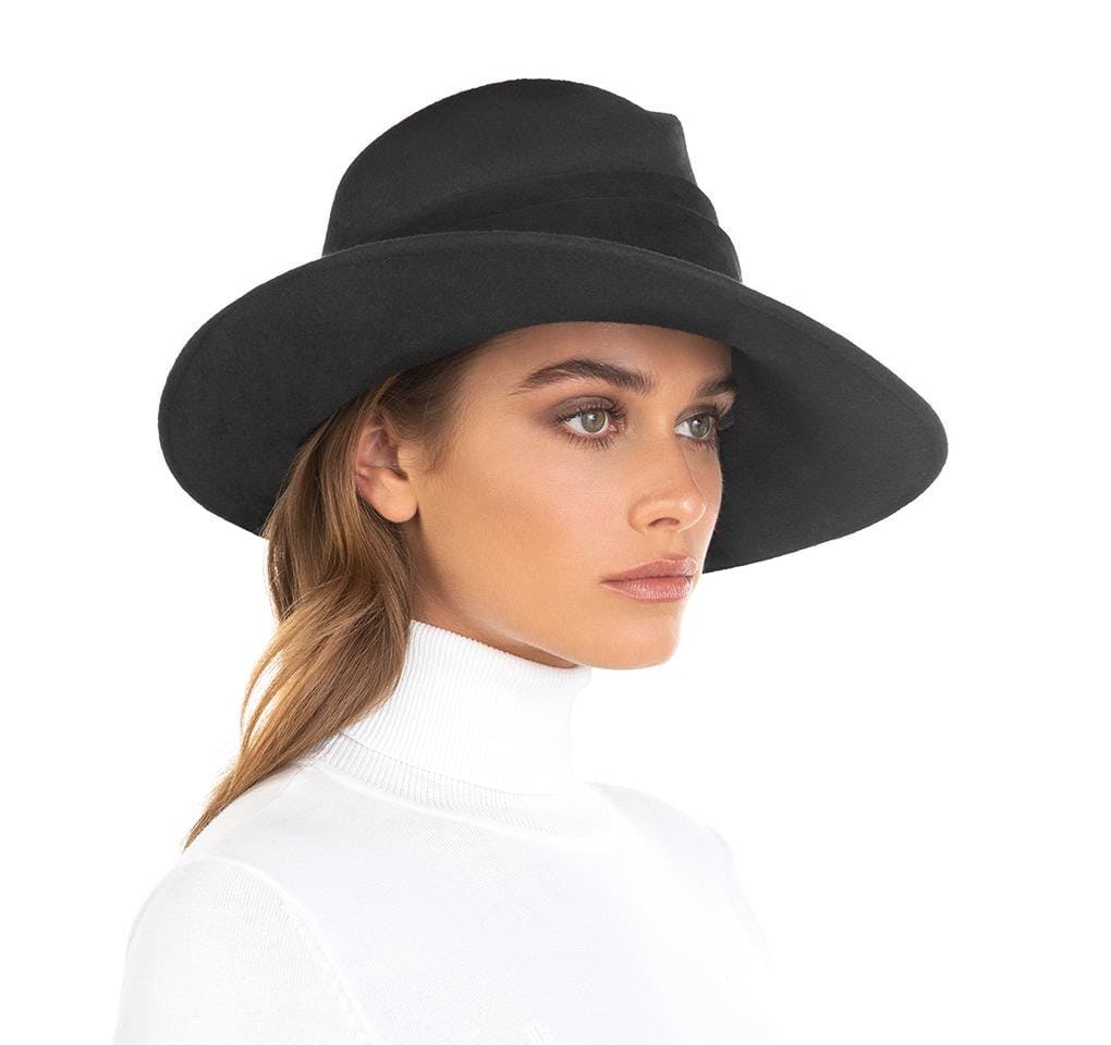 Breaking Down Miley Cyrus' Style & Wardrobe Essentials