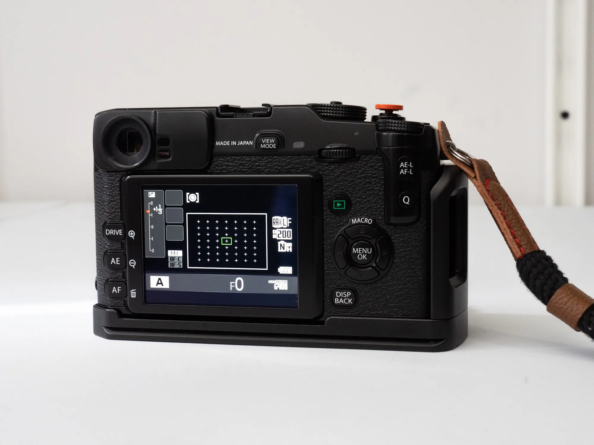 Does Fujifilm's ancient X-Pro1 have a mythical, 'film-like' sensor?