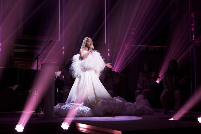 Chloe's 'Tonight Show' Performance Included An On-Stage Outfit Change