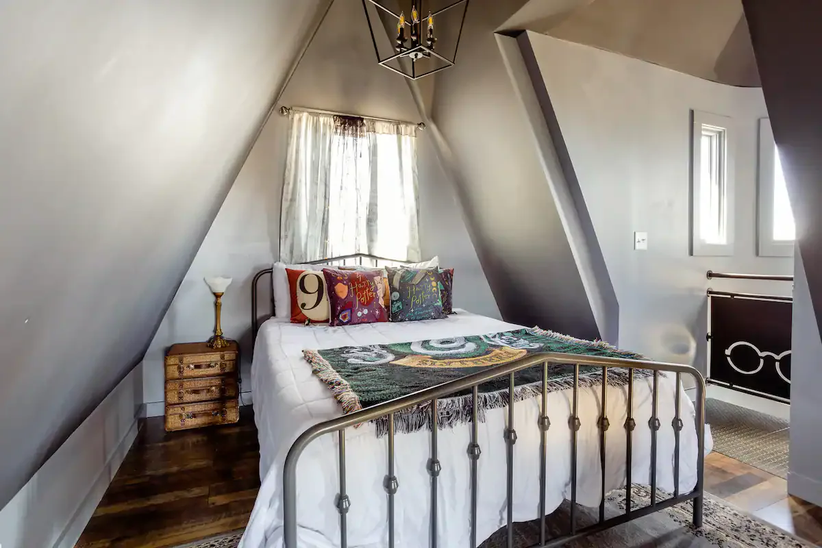 This 'Harry Potter' Treehouse On Airbnb Will Transport You To Hogwarts