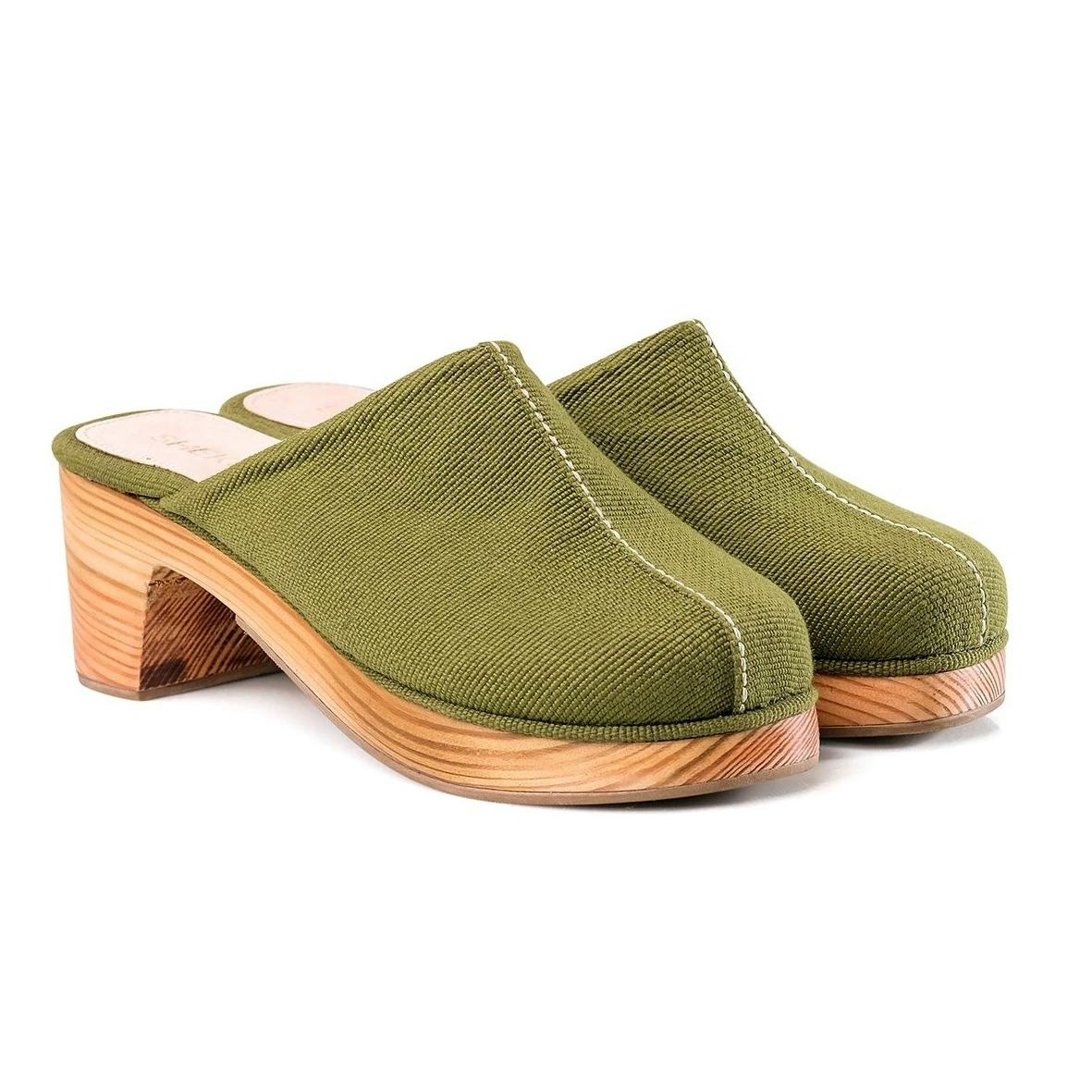 Sarah Jessica Parker Wore Clogs While Filming 'And Just Like That...'