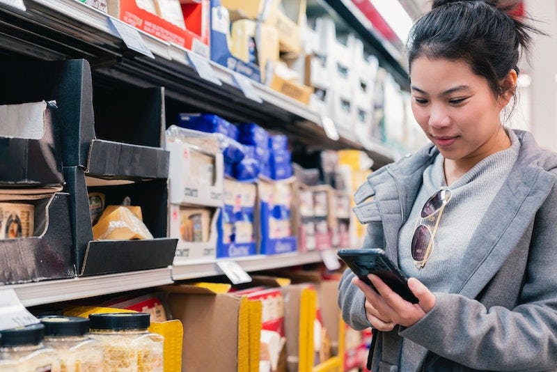 25 Texts To Send Someone Who's Stressed, According To Therapists