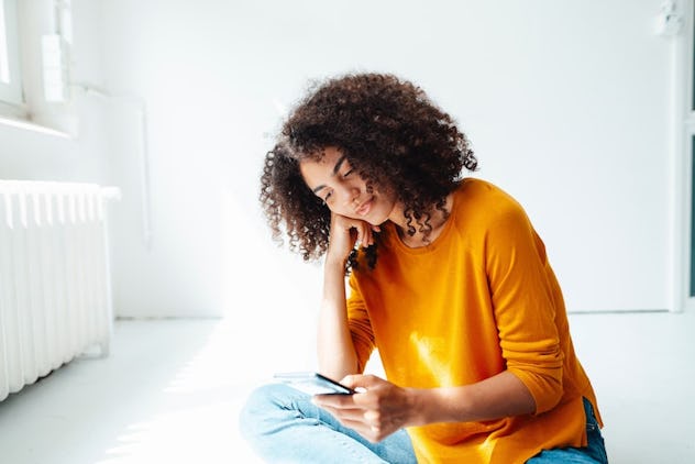 25 Texts To Send Someone Who's Stressed, According To Therapists