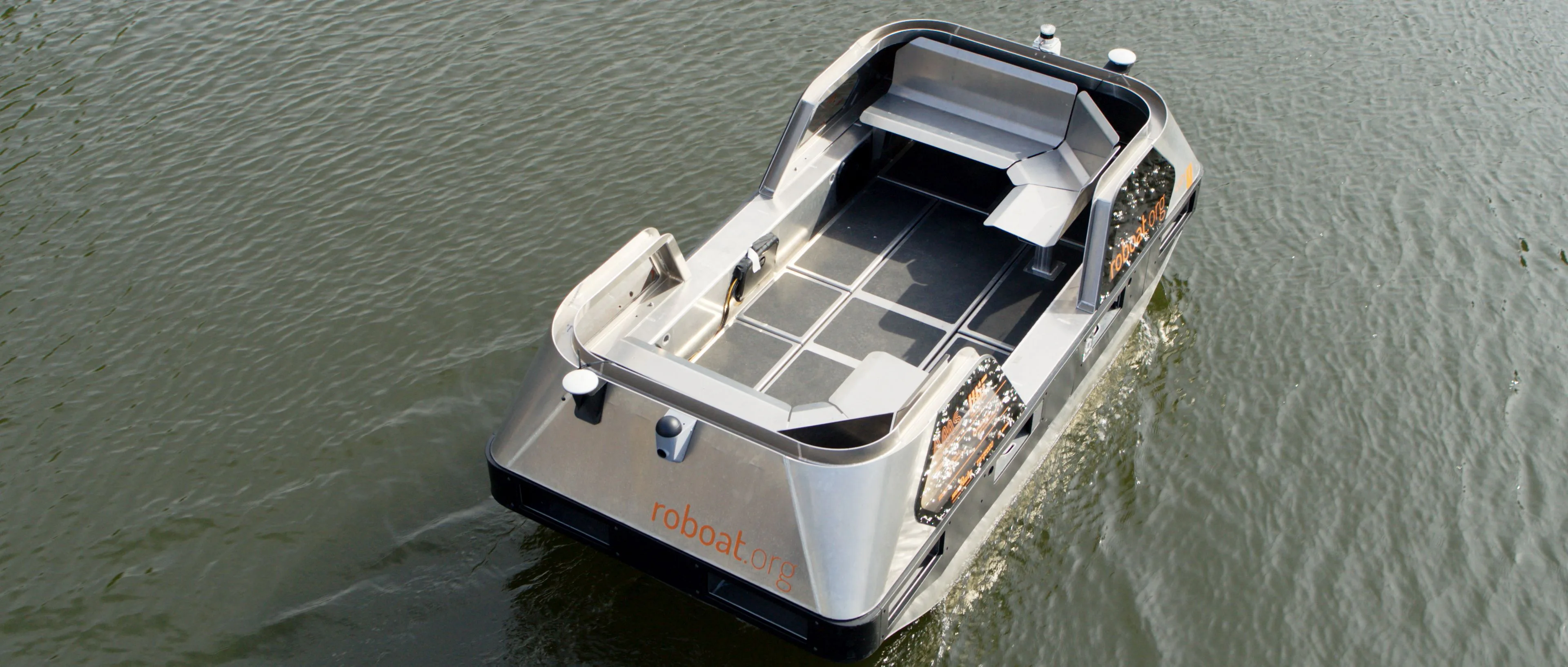 This self-driving boat taxi is now available in Amsterdam
