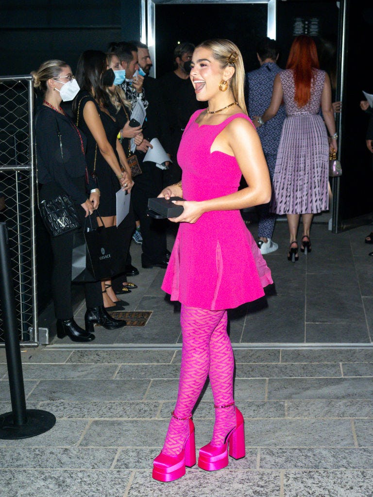 12 Addison Rae ’90s Hairstyles That Bring The Nostalgia