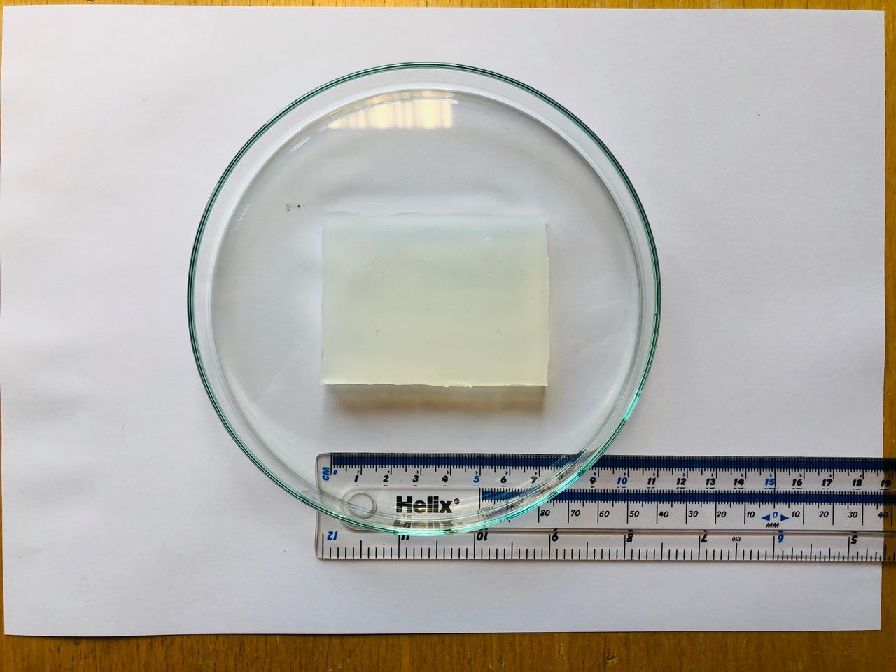 Look: “Super jelly” experiment defies the laws of physics