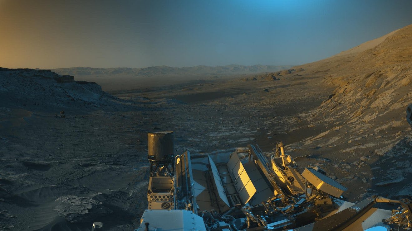 Curiosity captures a stunning view of Mars' mountainous terrain
