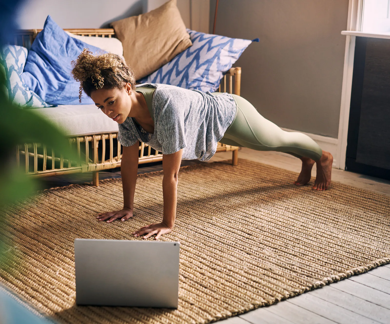Reverse Plank Vs. Plank: How The Ab Exercises Compare