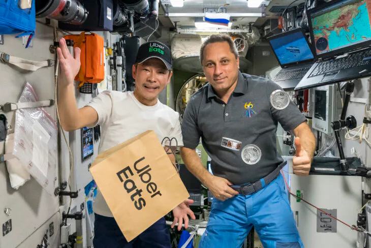 Billionaire cosplaying as a delivery guy makes first Uber Eats delivery ...