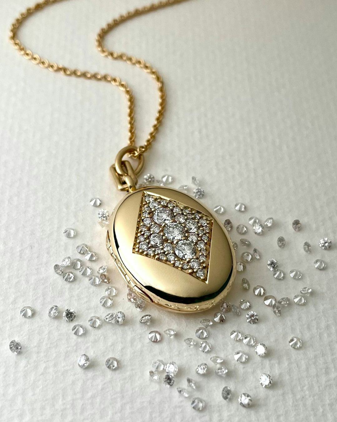 Lockets Are The Vintage-Inspired Jewelry Trend Leading The Next Wave of ...