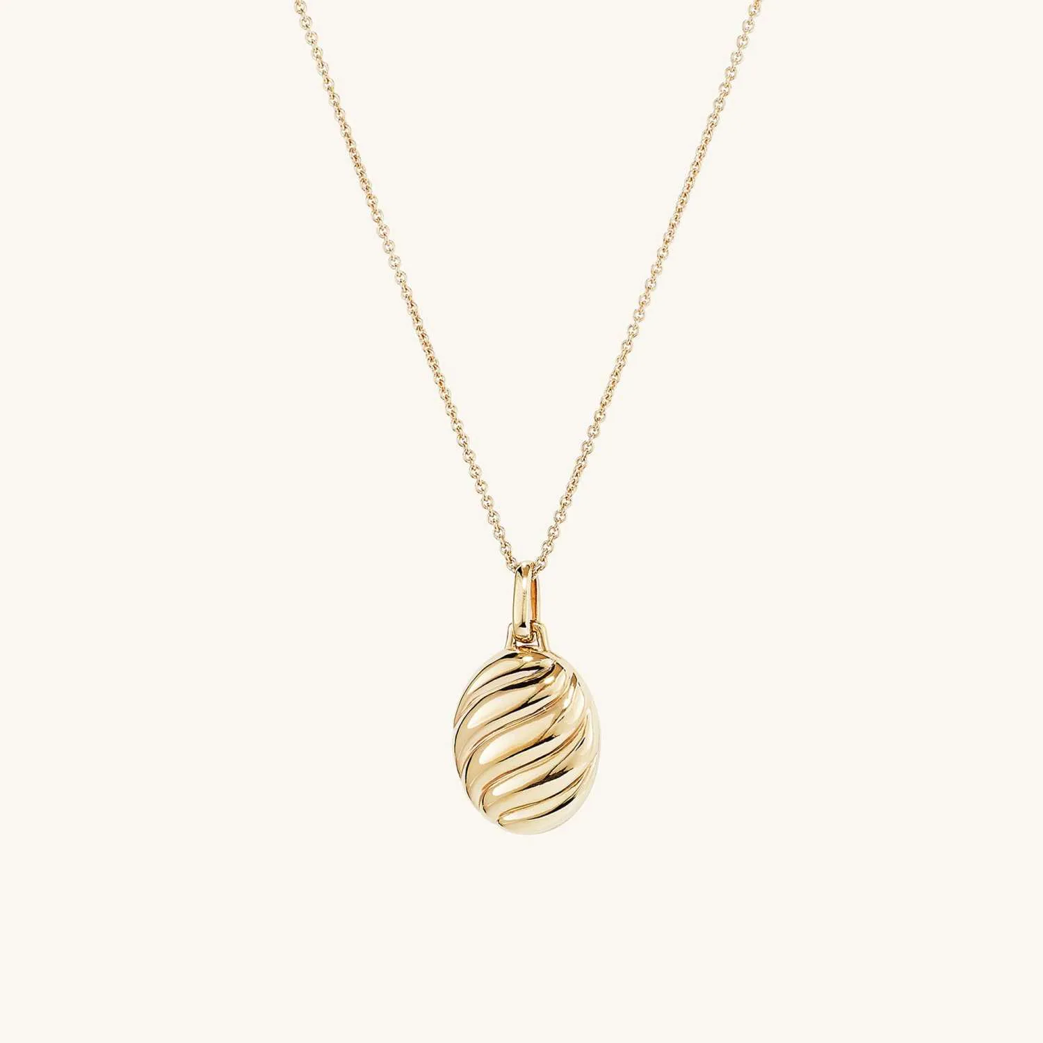 Lockets Are The Vintage-Inspired Jewelry Trend Leading The Next Wave of ...