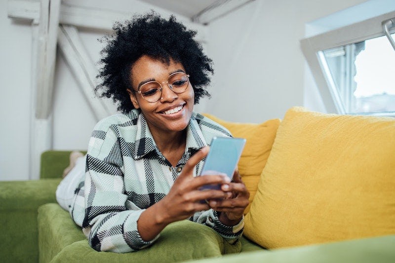 25 Texts To Send A Friend With Anxiety, According To Therapists