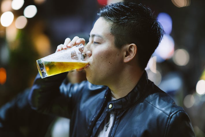 How to stop blacking out while drinking: 4 tips