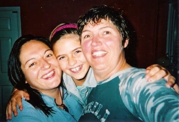 'Friends' Portrayal Of Carol & Susan Is Homophobic, Reductive ...