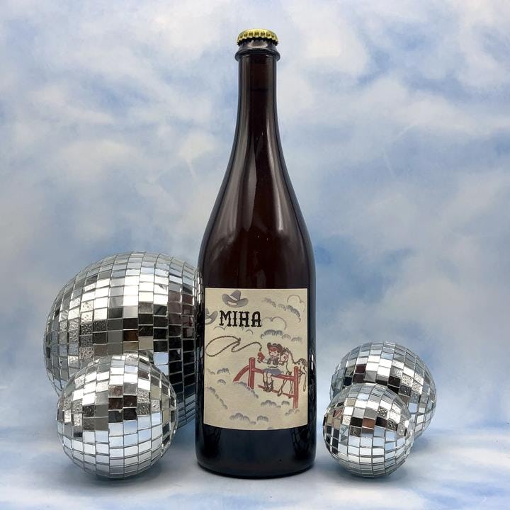 What Is Piquette Wine? Everything You Need To Know About This Fizzy ...