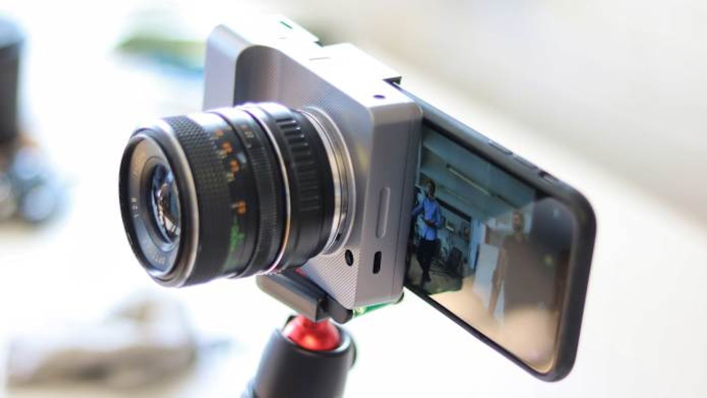 The Alice Camera snaps onto your phone, turns it into an AI-driven DSLR