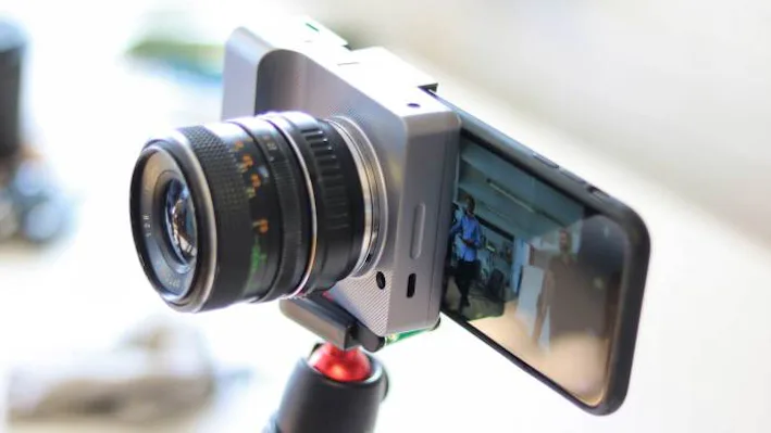 The Alice Camera snaps onto your phone, turns it into an AI-driven DSLR