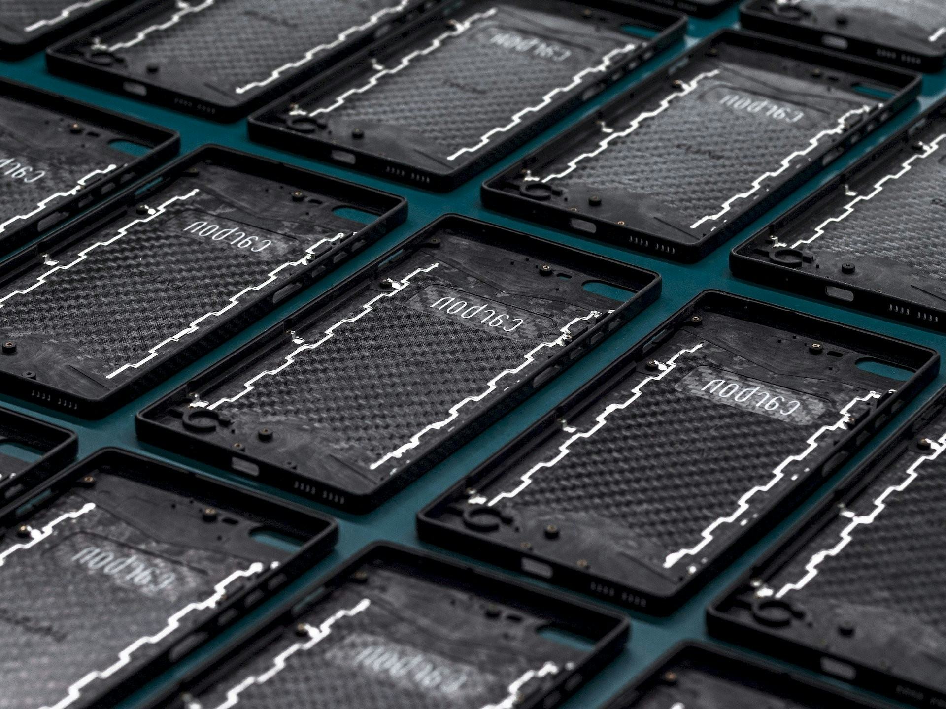 World's first carbon fiber phone is thin enough to cut cake with