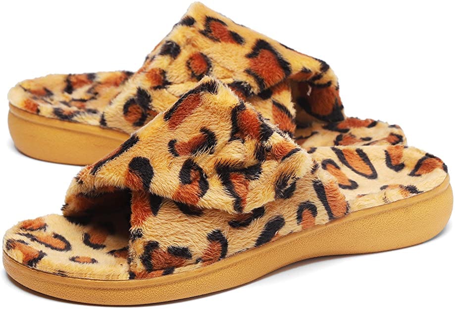 The 7 Best Slippers For Flat Feet