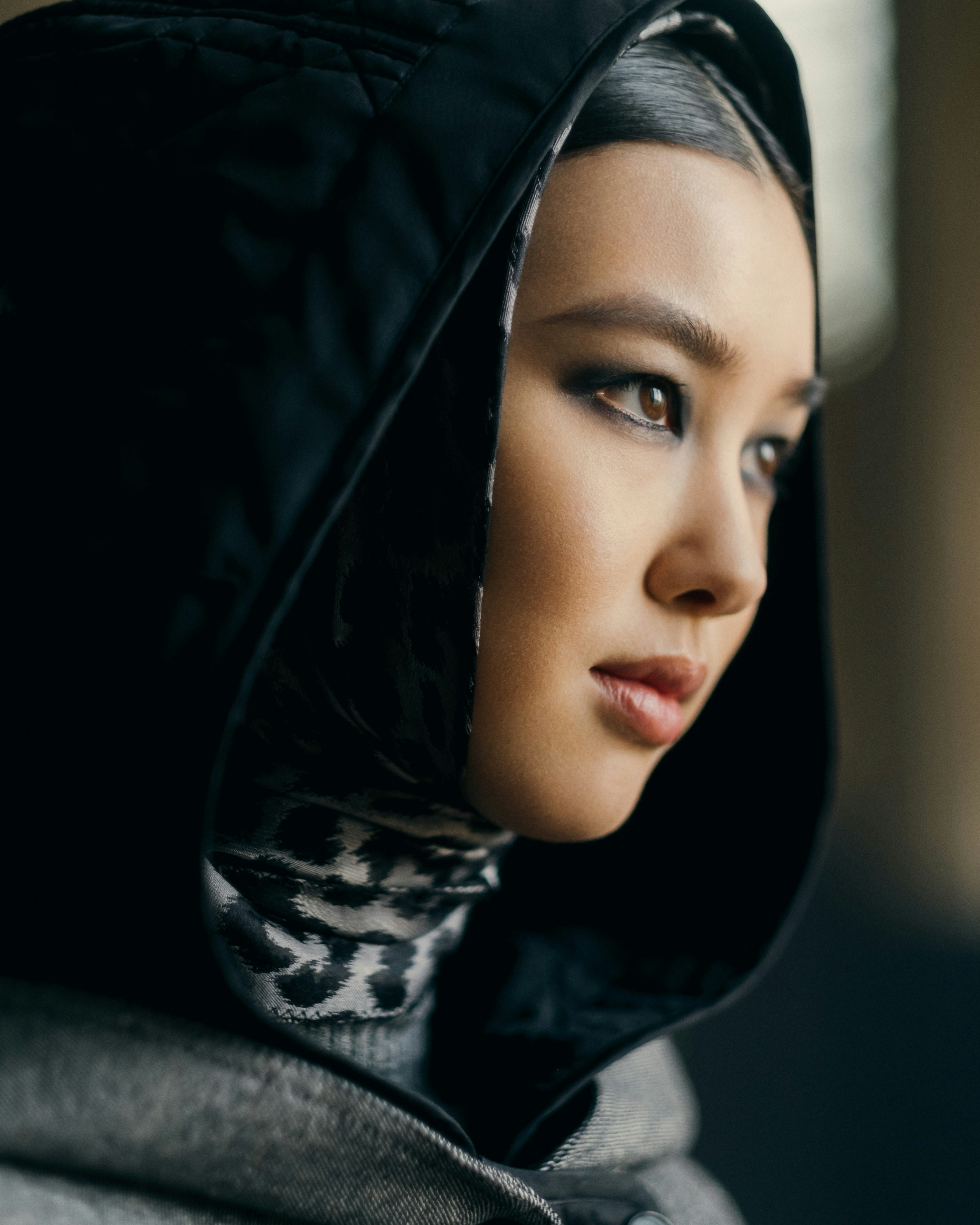 Dior’s Fall 2021 Show Included A Punk Update On The Smoky Eye