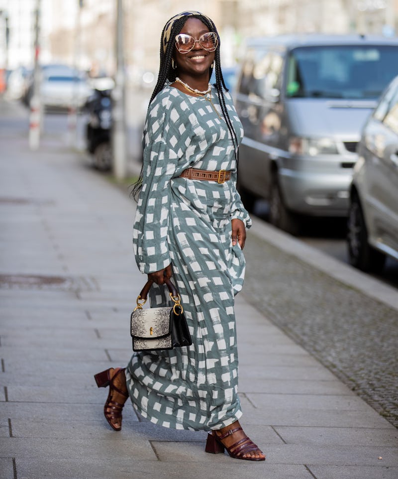 How To Style Checkered Pants, Skirts, & Skirts For A '90s-Inspired Look