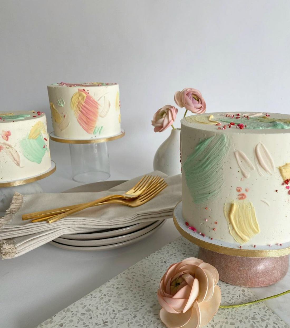 14 Beautiful Cakes In Springy, Pastel Colors