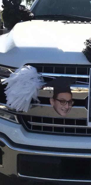 20 Graduation Car Decorations To Celebrate The Class Of 2022