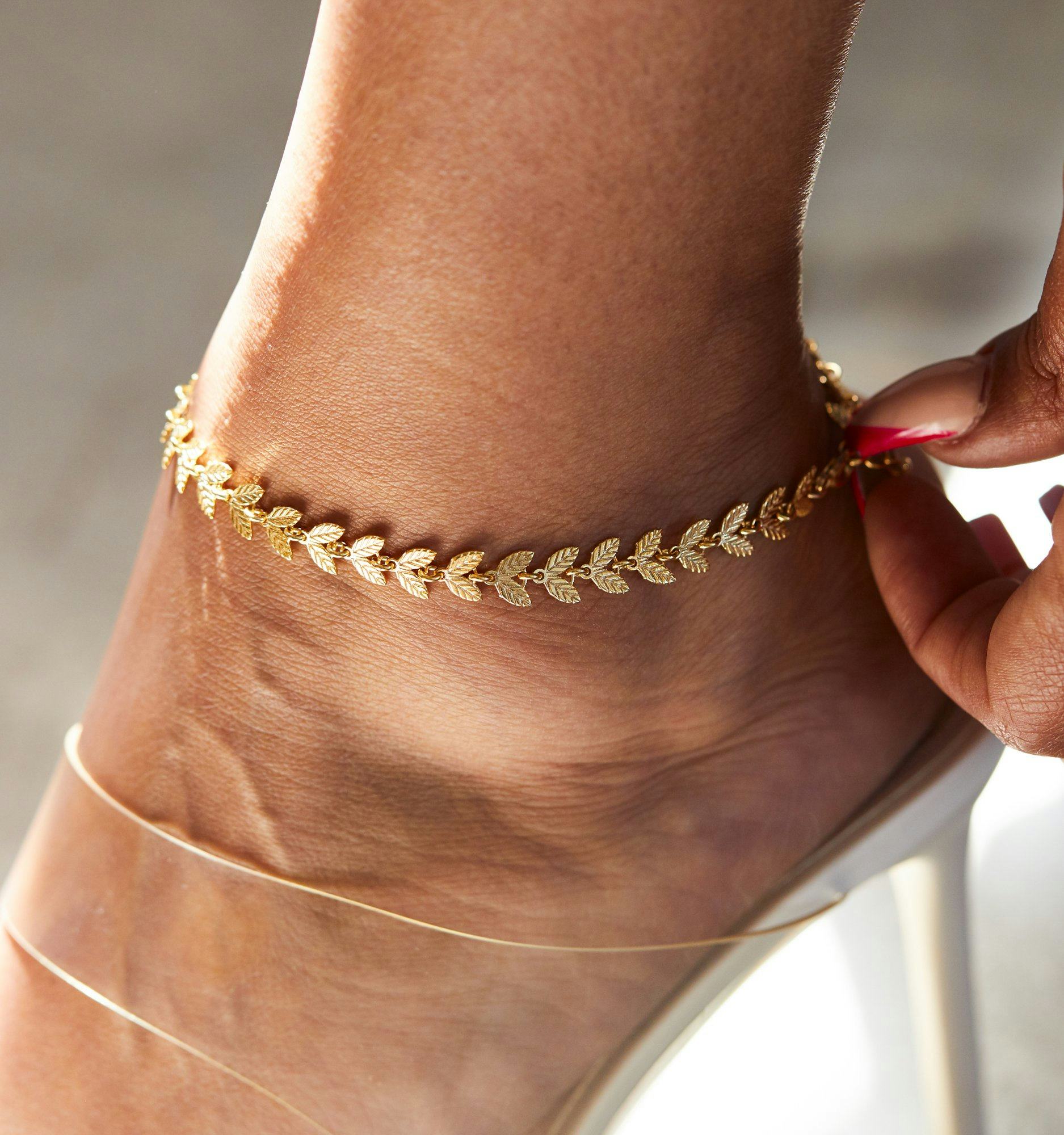 Cute Anklets To Wear This Summer From Frasier Sterling, Wolf Circus, & More