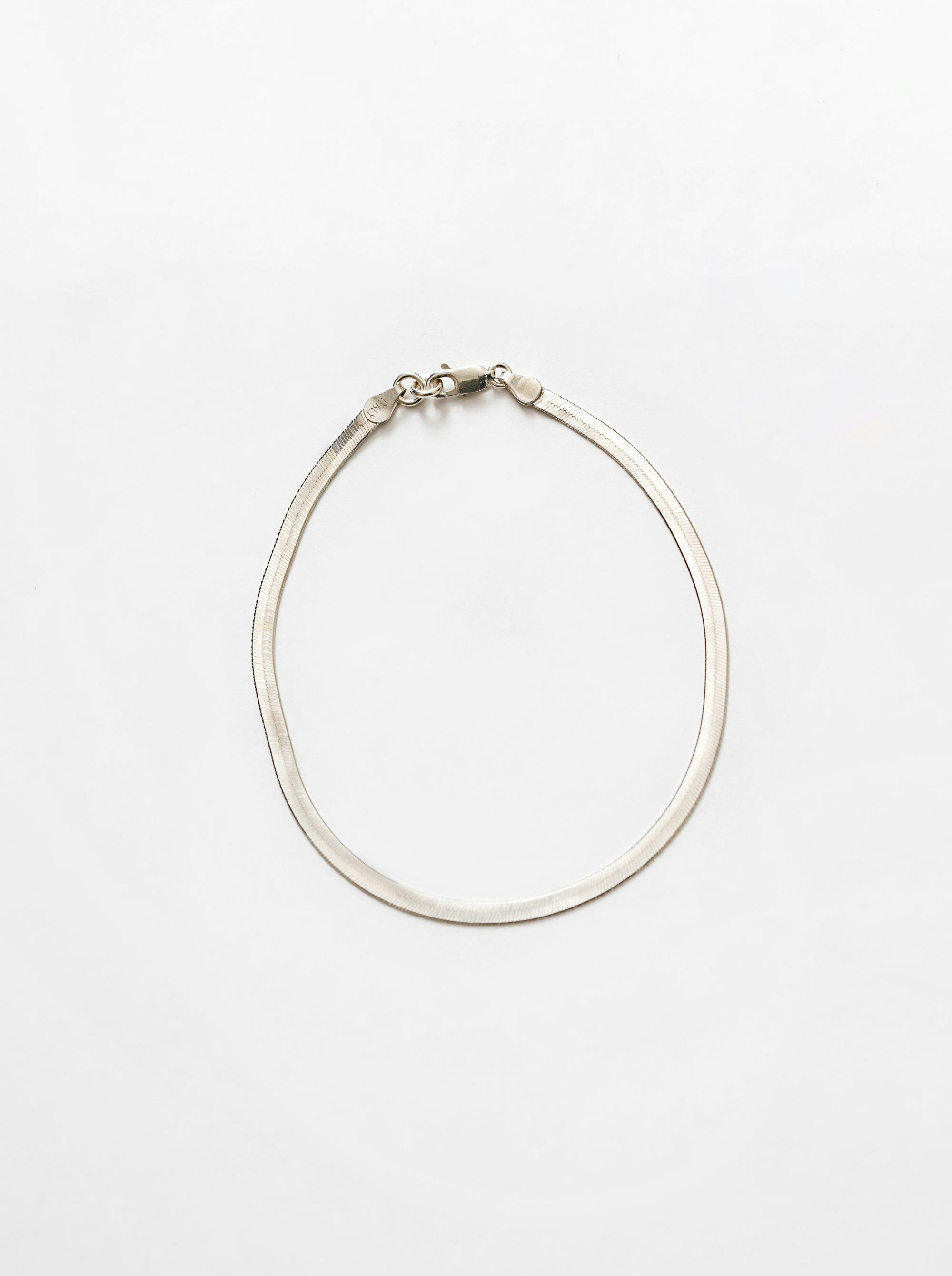 Cute Anklets To Wear This Summer From Frasier Sterling, Wolf Circus, & More